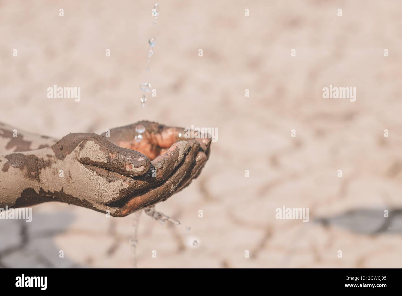 Water falling on desert hi-res stock photography and images - Alamy