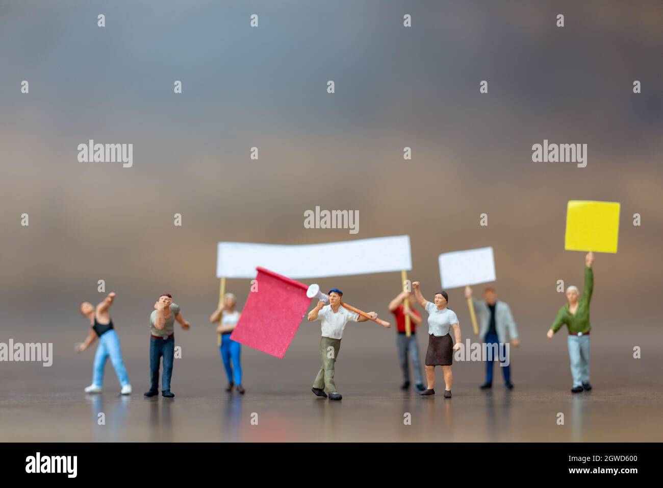 Angry crowd shouting hi-res stock photography and images - Alamy