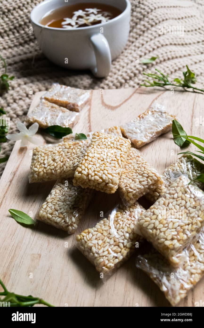 Enting people hi-res stock photography and images - Alamy