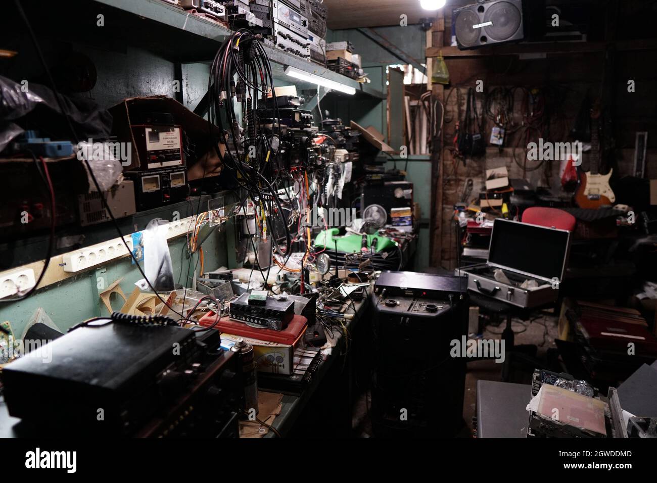 Indonesia repair shop hi-res stock photography and images - Alamy