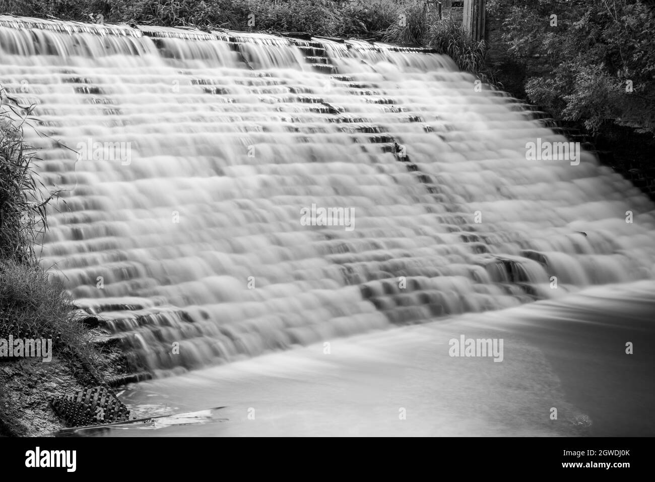 Long exposure of the River Brue flowing through the weir at West ...