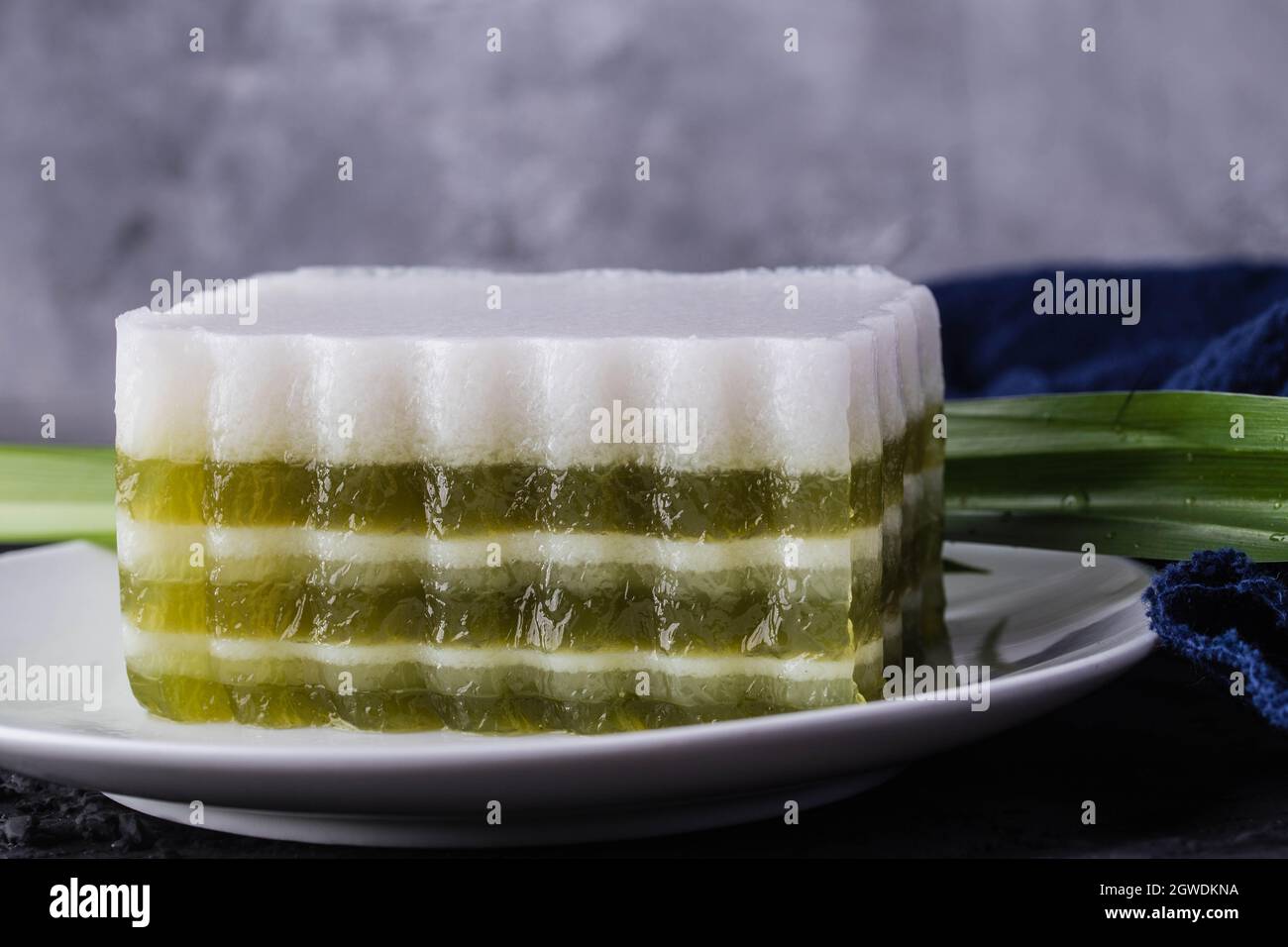 Pandan layer cake hi-res stock photography and images - Alamy