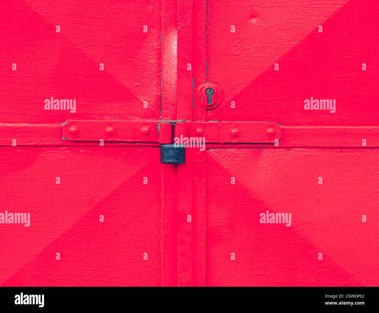 Locked gate warehouse hi-res stock photography and images - Alamy