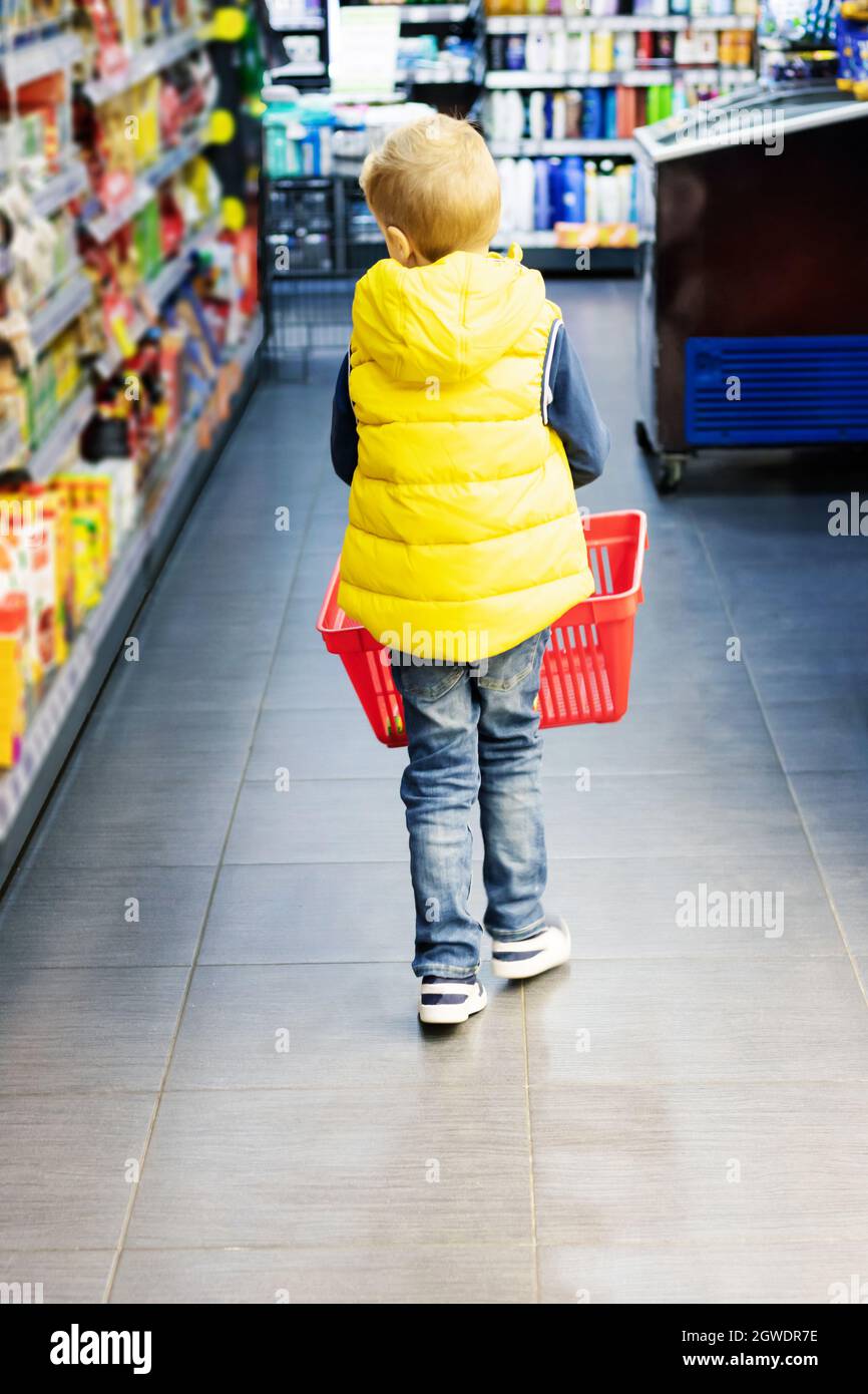 Grocery shelf through hi-res stock photography and images - Alamy