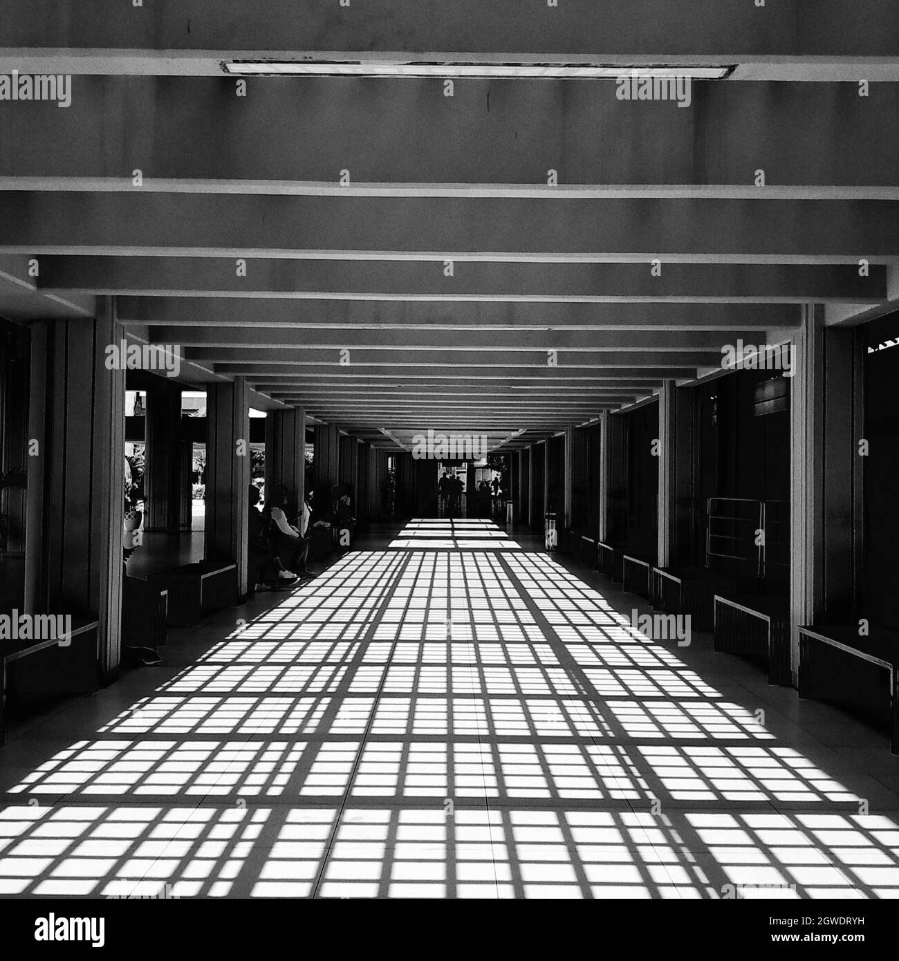 Column line hallway hi-res stock photography and images - Alamy