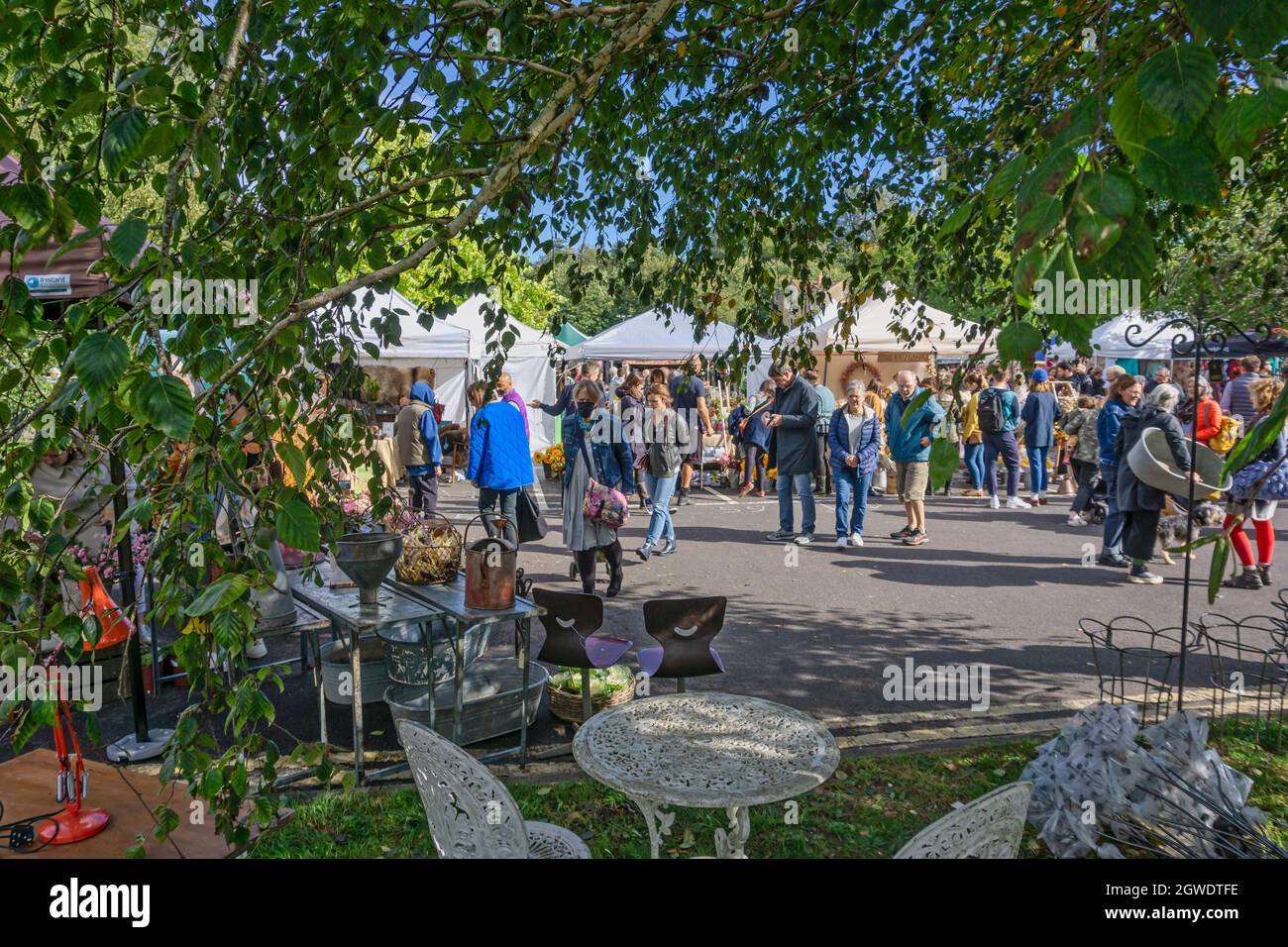 Stalls and shoppers at Frome Sunday Market in Frome, Somerset, UK on 3 ...