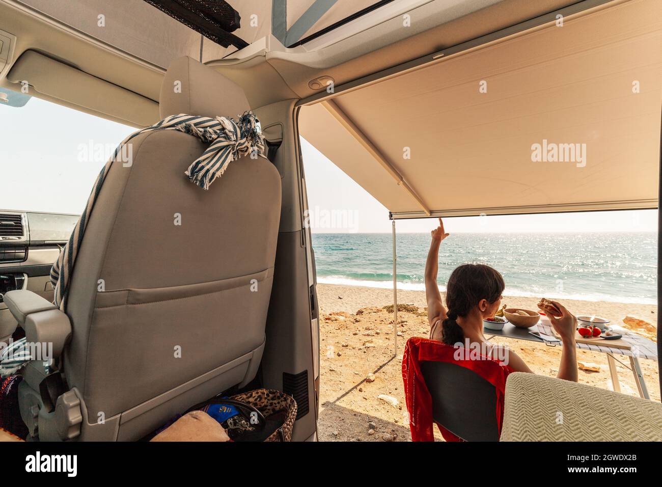Woman eating sandwich beach hi-res stock photography and images - Alamy