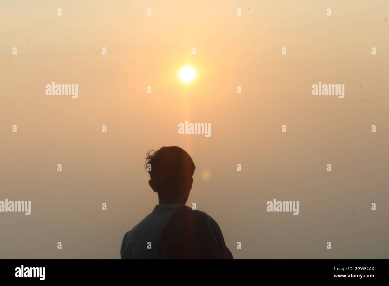 Horizon man looking back flare hi-res stock photography and images - Alamy