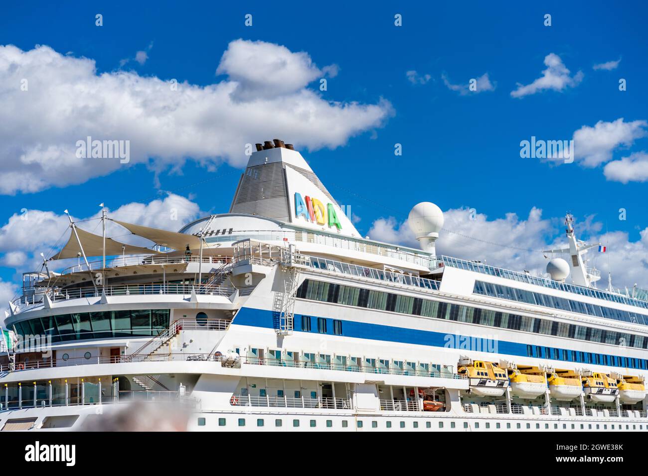 Kreuzfahrtschiff symbol hi-res stock photography and images - Alamy