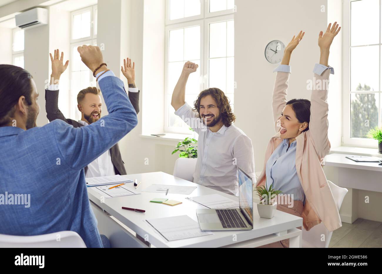 Teambuilding celebrate hi-res stock photography and images - Alamy