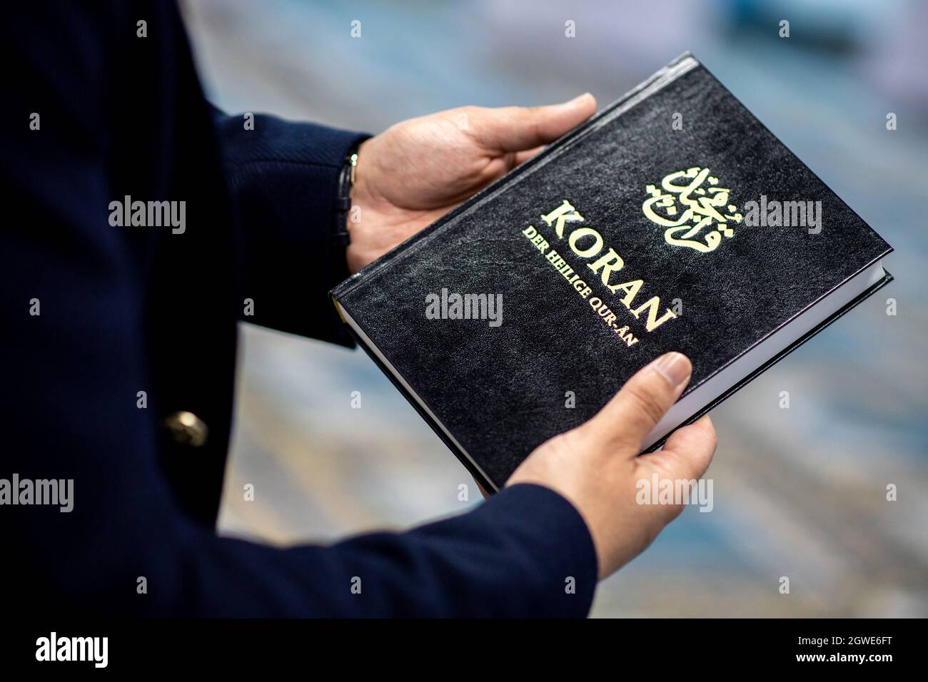 Imam holds hi-res stock photography and images - Alamy