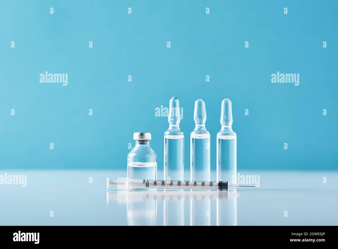 Prescription bottles and syringes hi-res stock photography and images ...