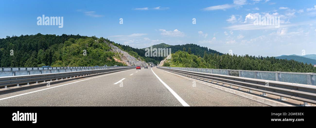 Roadway freeway expressway driving hi-res stock photography and images ...