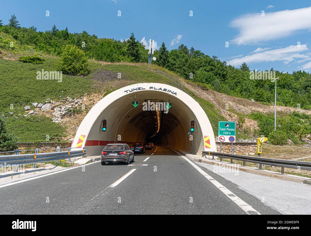 Express freeway bridge background hi-res stock photography and images ...