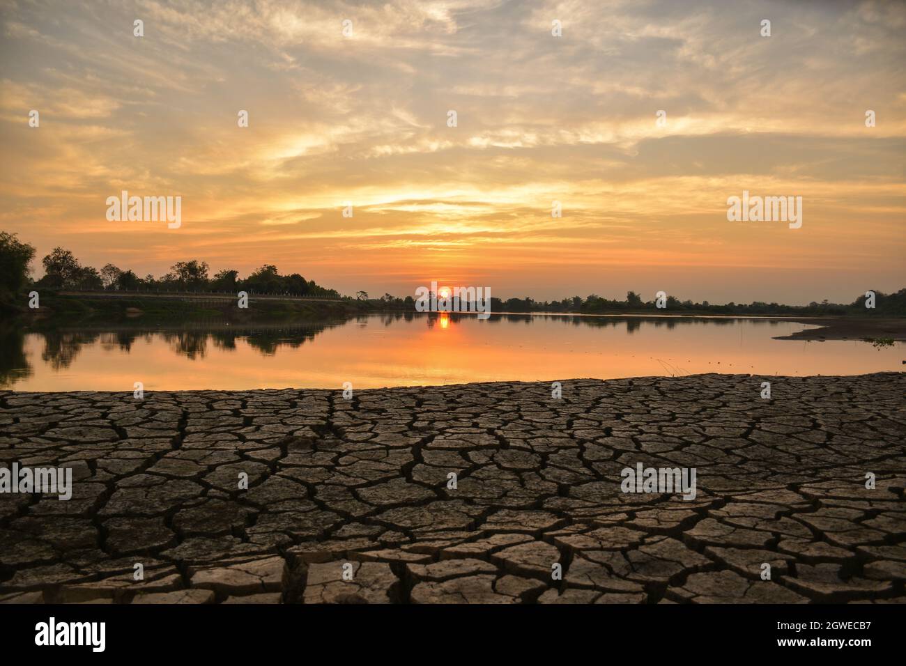 Season of drought hi-res stock photography and images - Alamy
