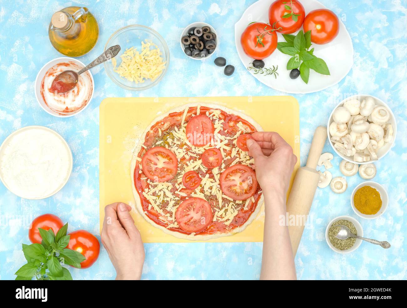 Step by step preparation of homemade vegetarian pizza, step 6 - put ...