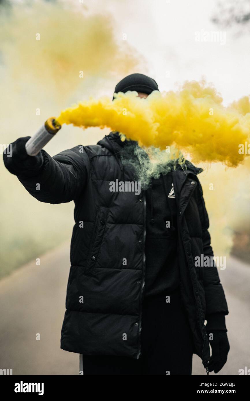 Smoke bomb firework hi-res stock photography and images - Alamy