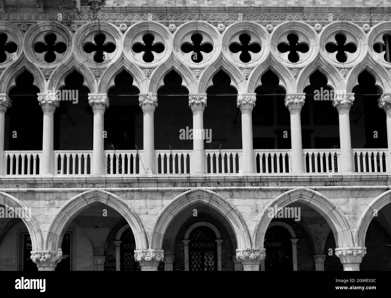 Side view arch Black and White Stock Photos & Images - Alamy