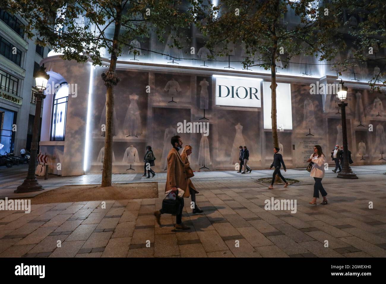 Dior headquarters hi-res stock photography and images - Alamy