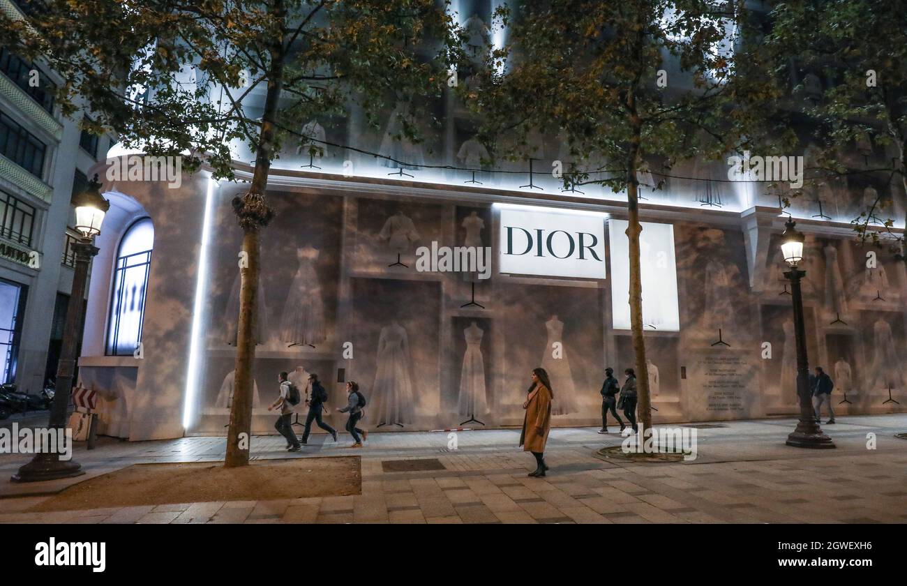 Dior building paris hi-res stock photography and images - Alamy
