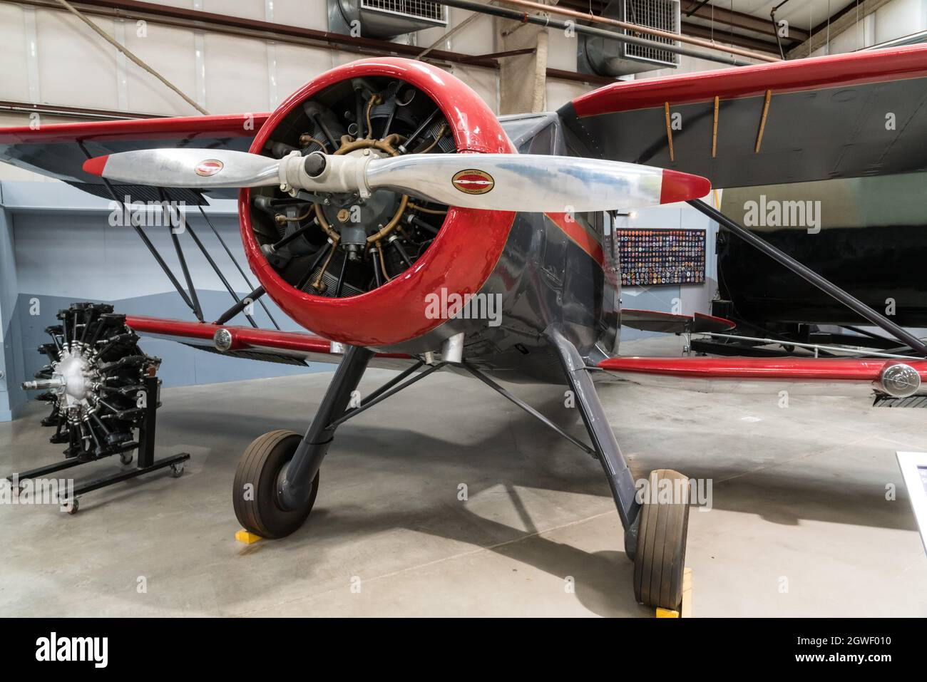 Standard jr landing gear hi-res stock photography and images - Alamy