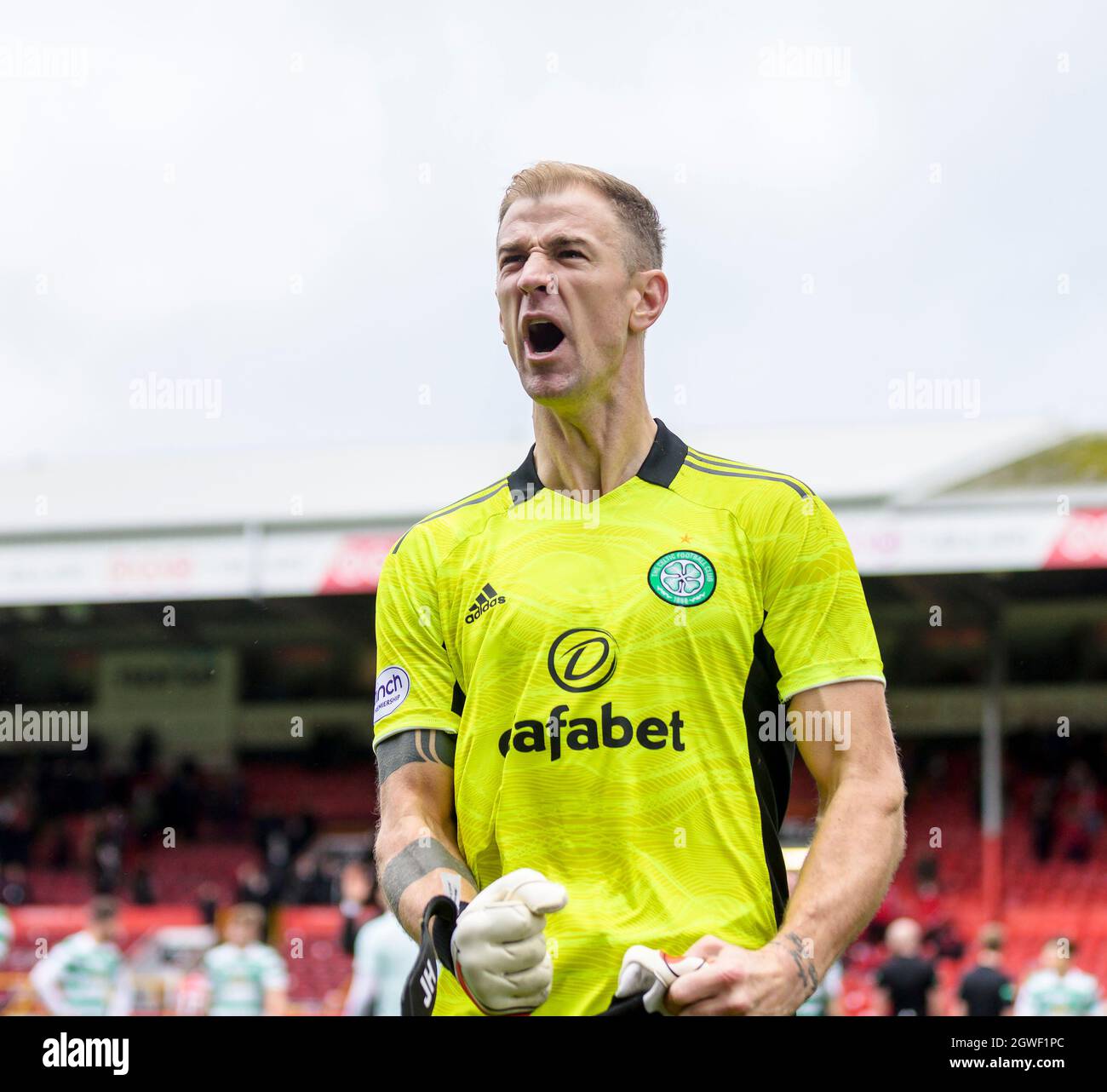 Joe Hart of Celtic celebrates after the Scottish premiership match at ...