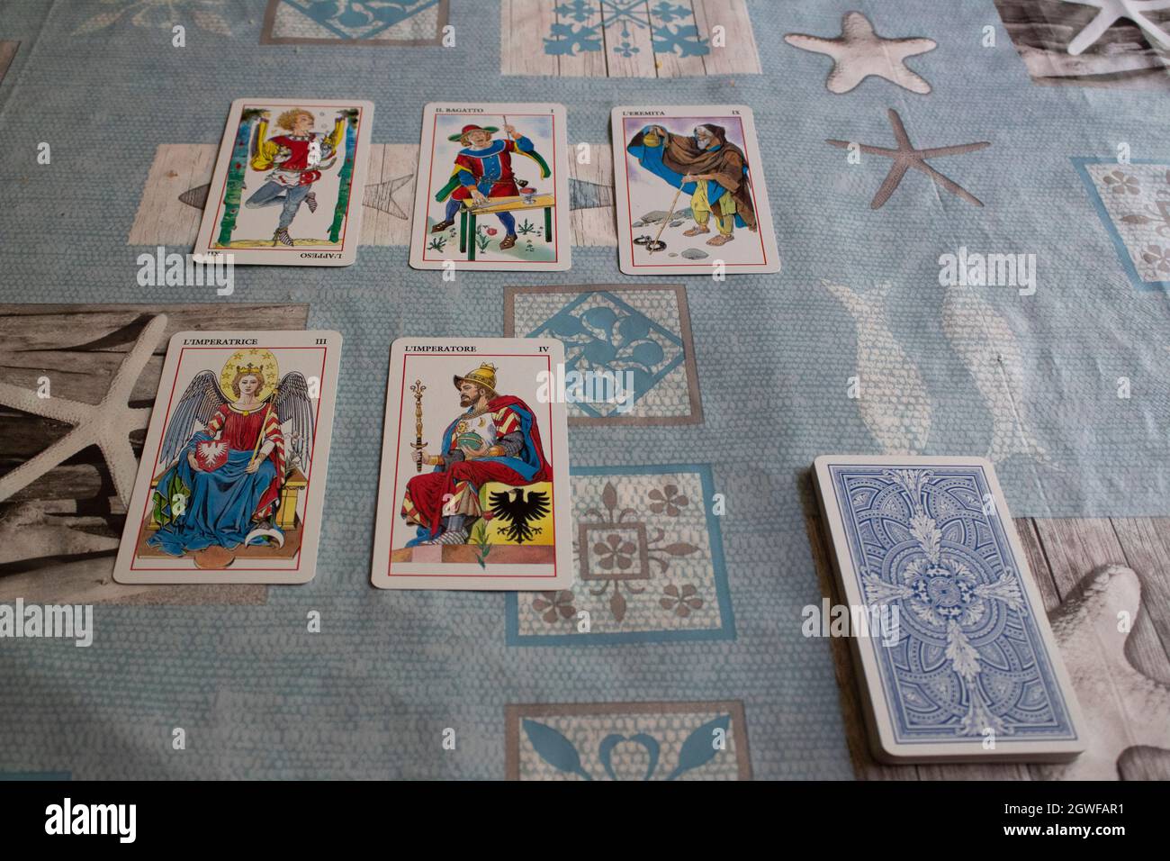 Tarot game hi-res stock photography and images - Alamy