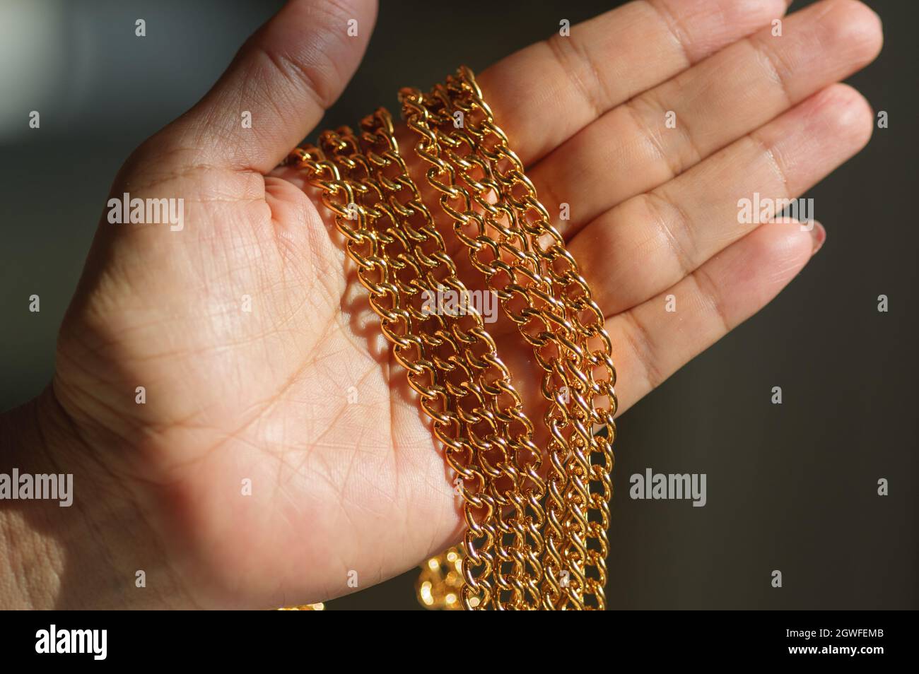 Hand holding expensive gold jewelry hi-res stock photography and images ...