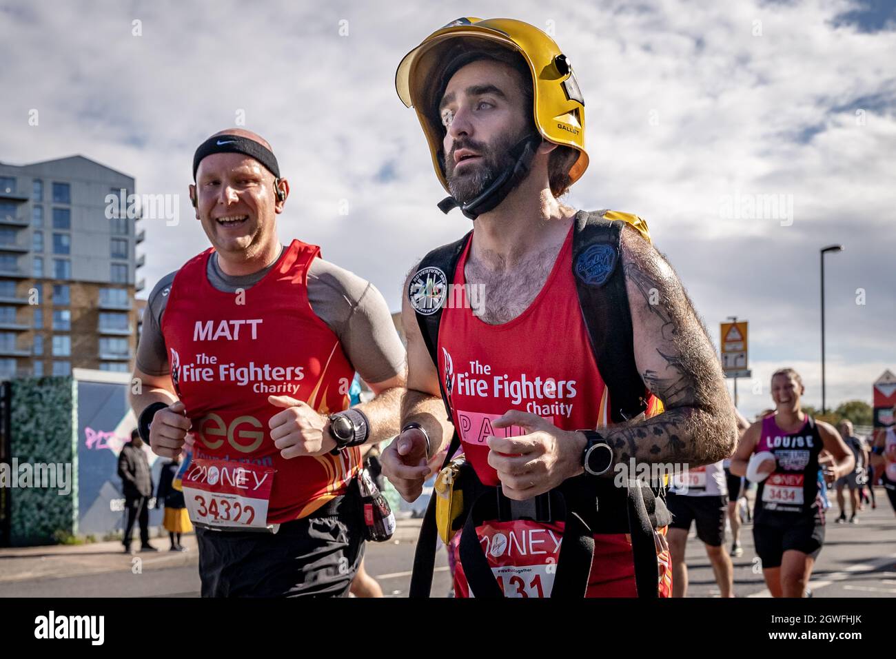 London, UK. 3rd Oct, 2021. Firefighter charity runners. London Marathon ...
