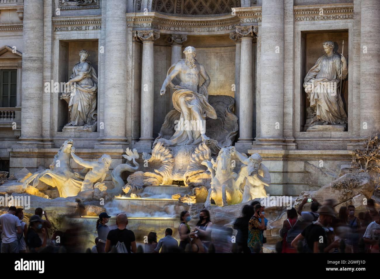 Baroque statue rome hi-res stock photography and images - Alamy