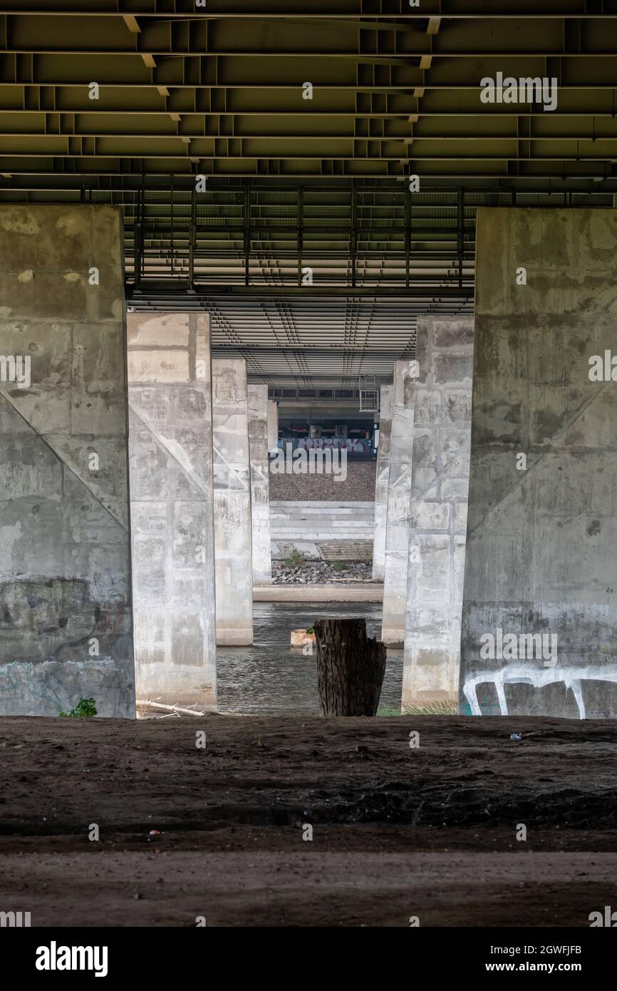 Concrete structure in river hi-res stock photography and images - Alamy