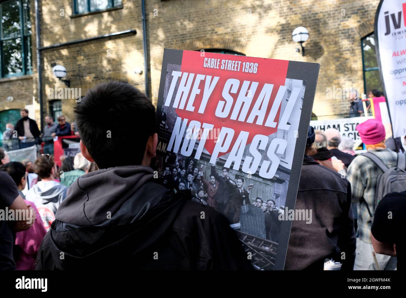Cable Street, London, UK. 3rd Oct, 2021. People remember The Battle of ...