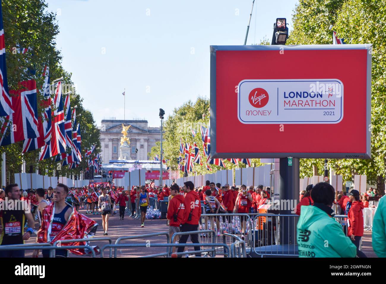 London Marathon Finish Line Palace High Resolution Stock Photography ...