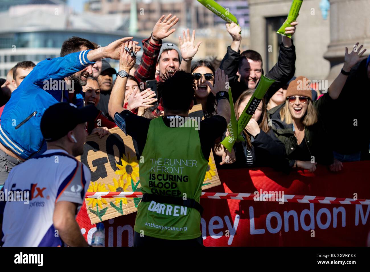 Marathon London Runner Tower High Resolution Stock Photography and ...