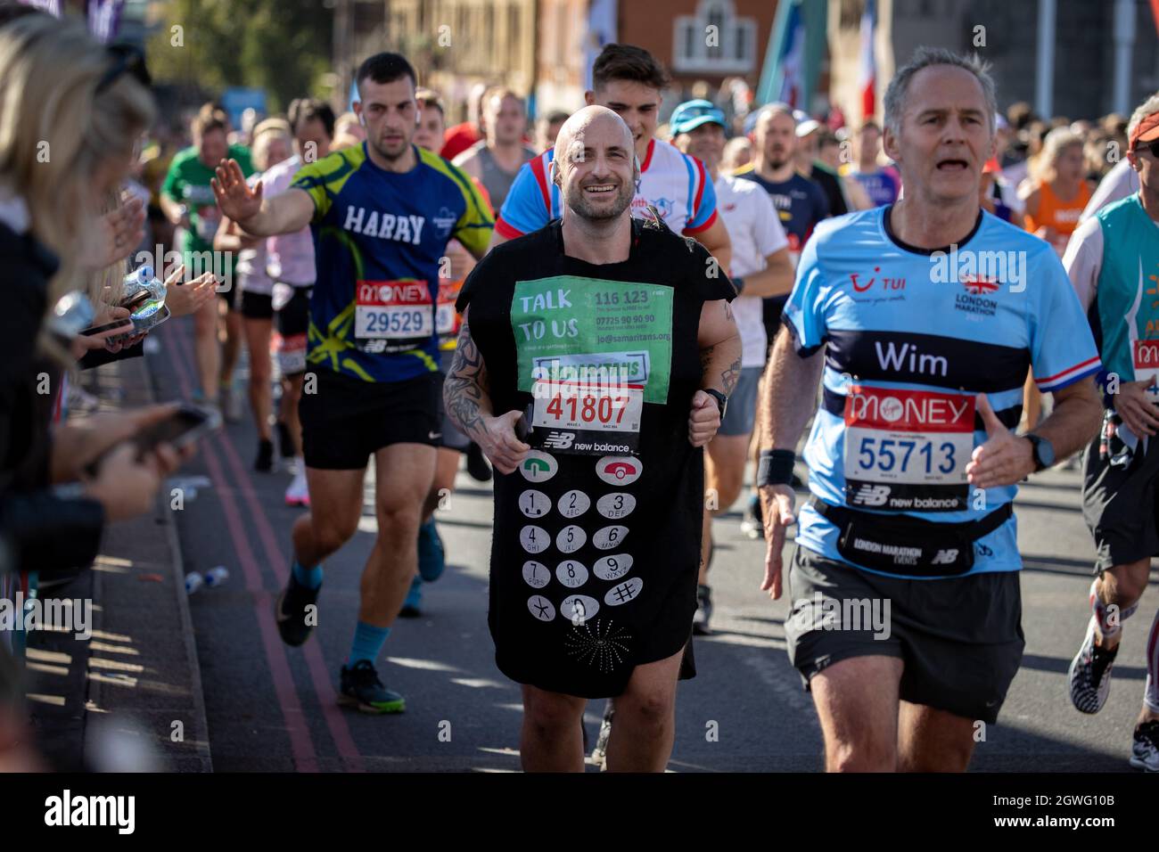 Spectators cheering for a tired man hi-res stock photography and images ...