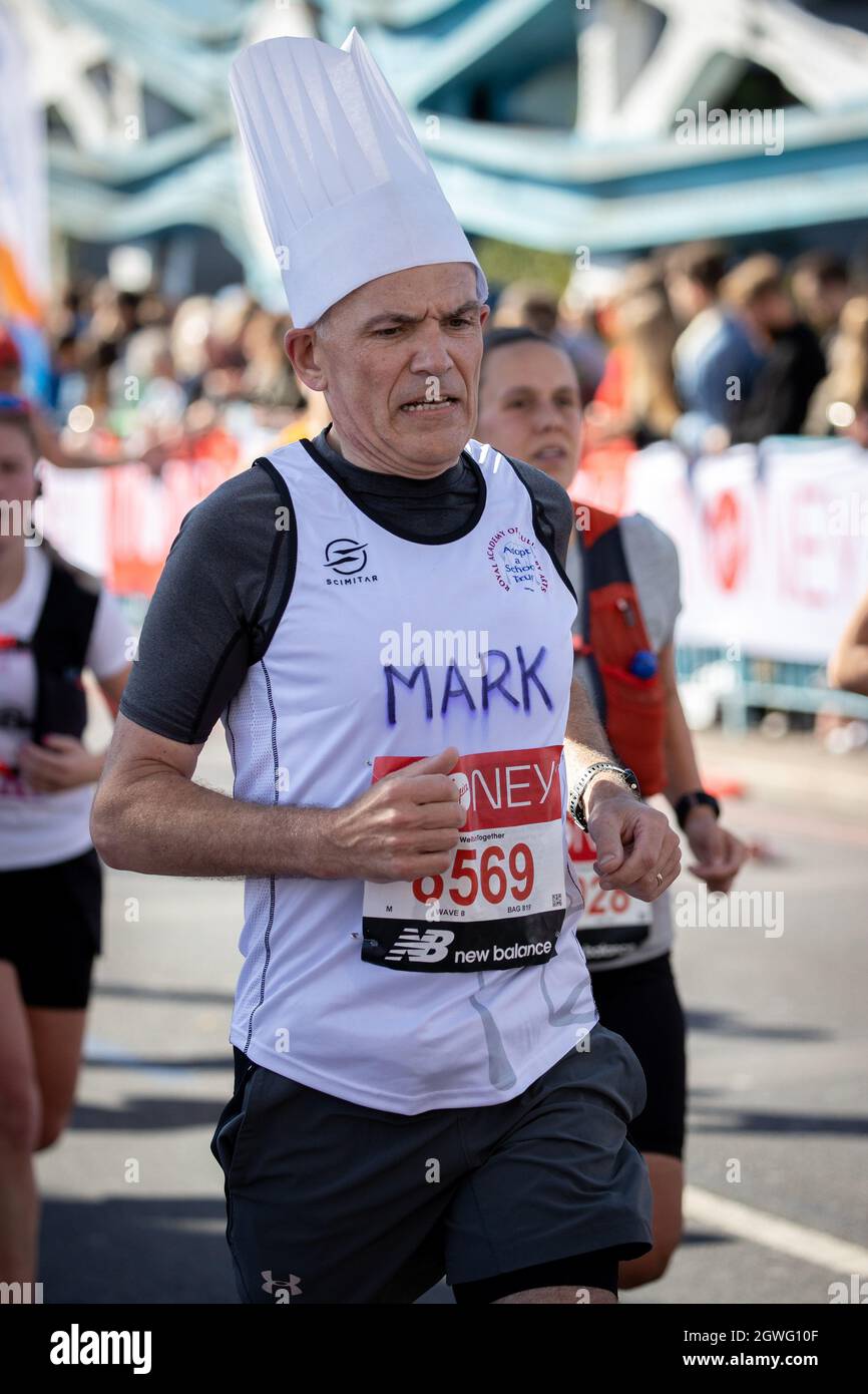 Chefs running hi-res stock photography and images - Alamy