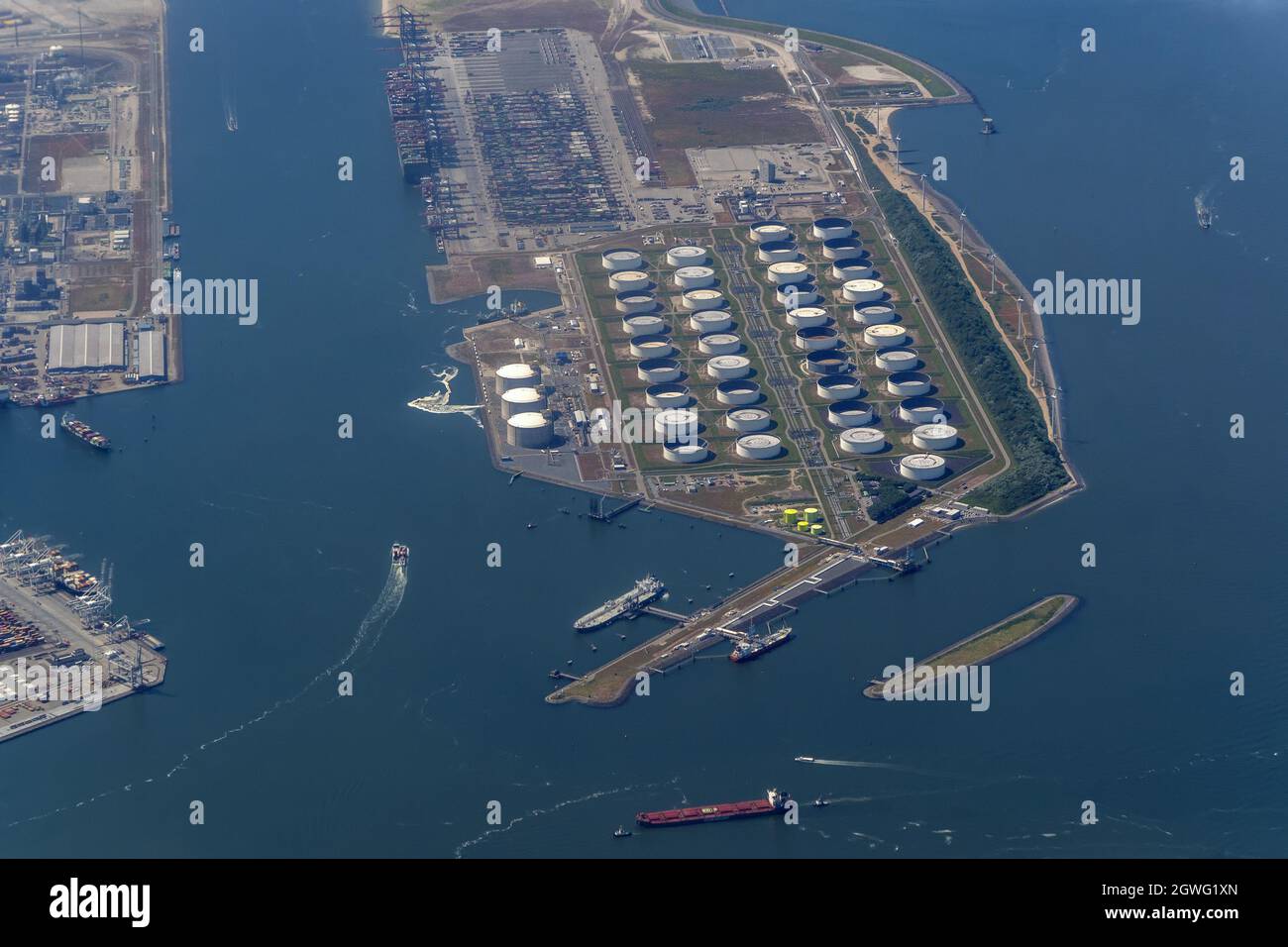Rotterdam holland oil depot hi-res stock photography and images - Alamy
