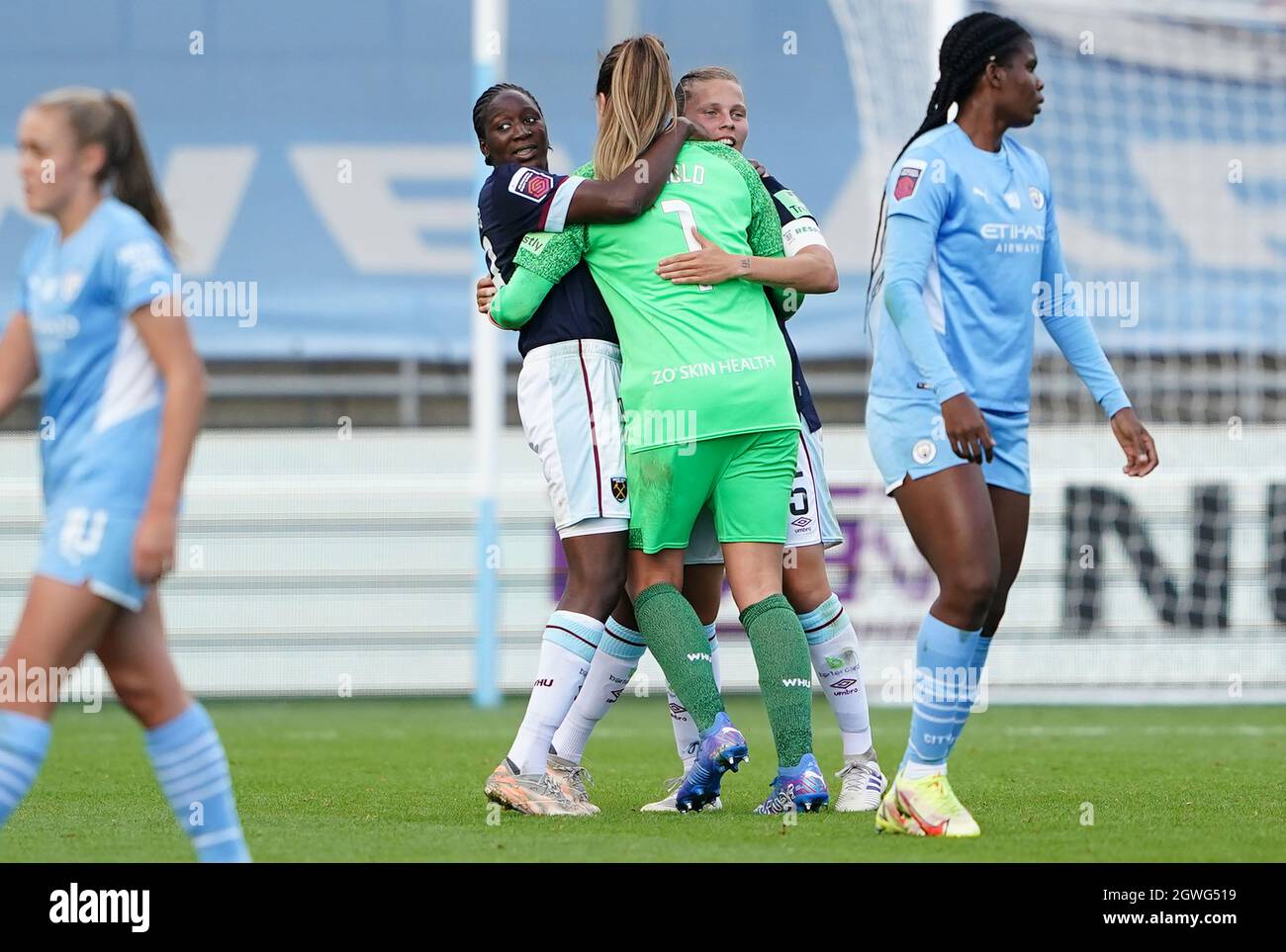 West Ham United Goalkeeper Mackenzie Arnold Centre Right Celebrates