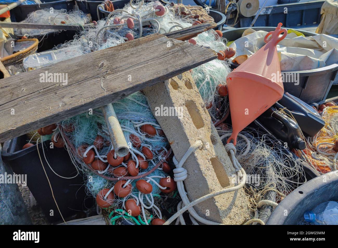 Fisherman fish fishing net close up detail Stock Photo - Alamy
