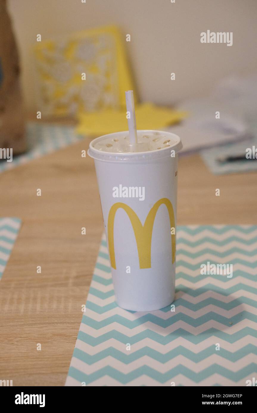 Mc donalds paper cup hi-res stock photography and images - Alamy