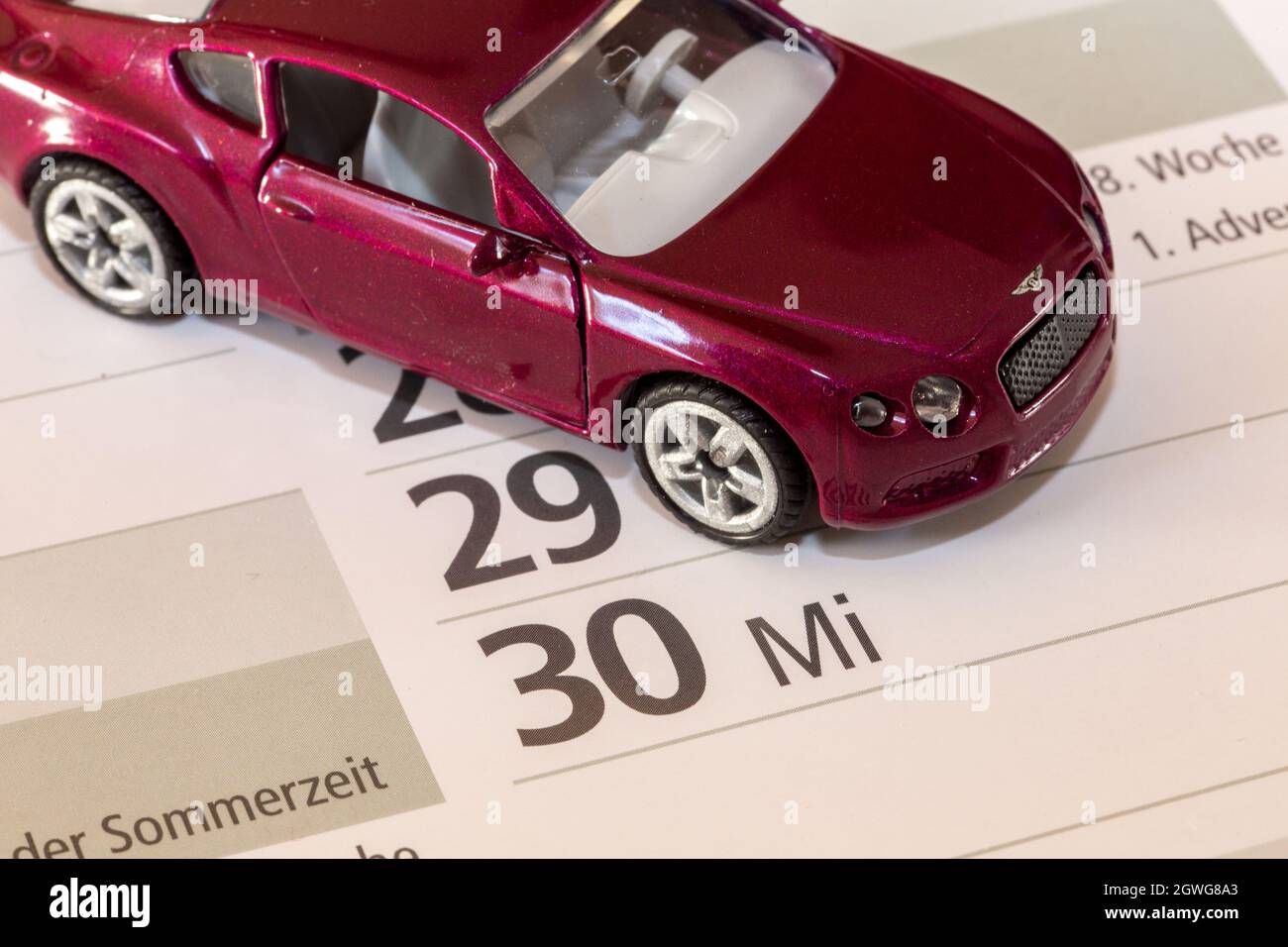 Deadline for changing car insurance (Symbol image with model car and ...