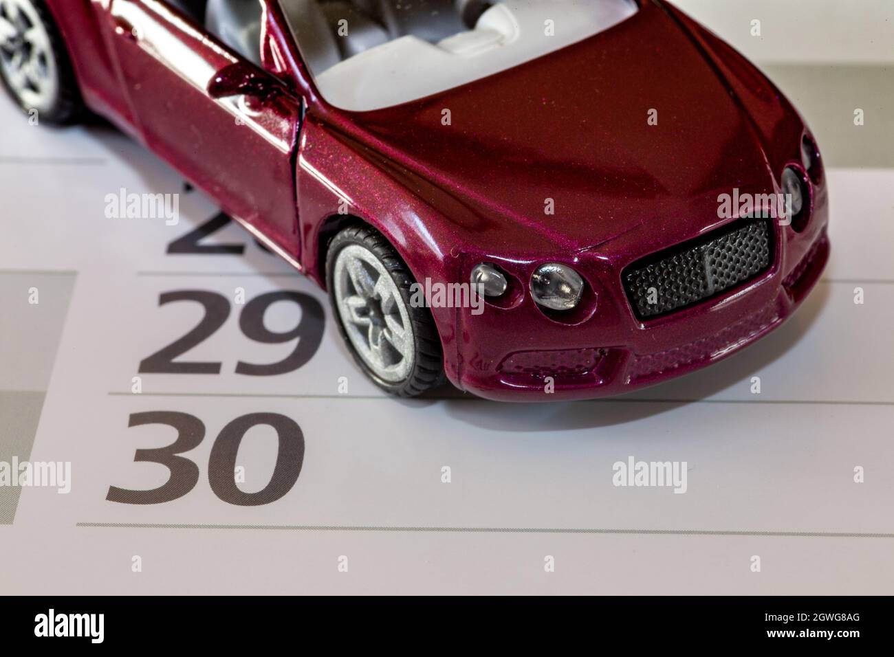 Deadline for changing car insurance (Symbol image with model car and ...