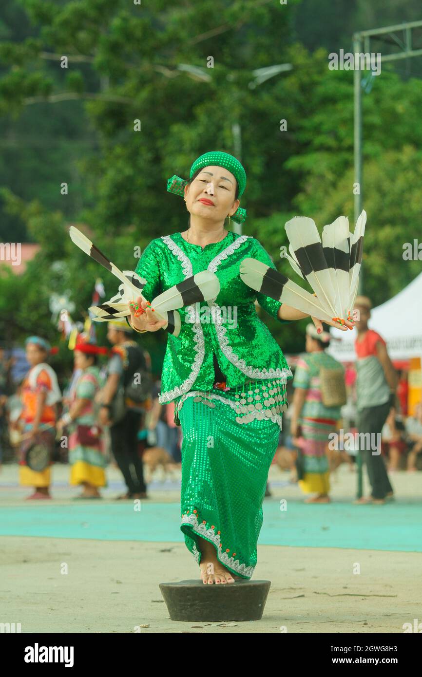 Dayak Traditional Dancer Stock Photo - Alamy