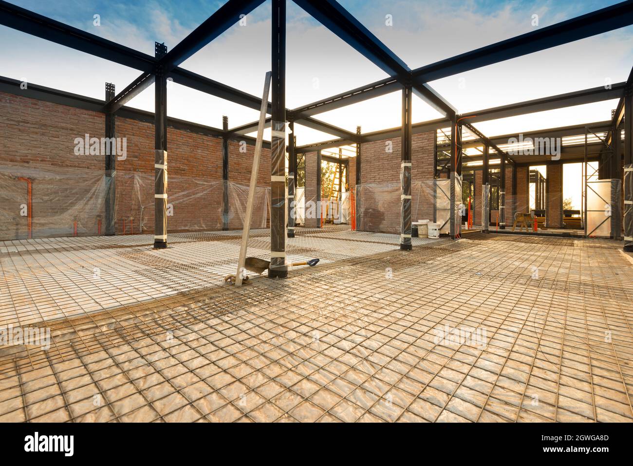 Iron framework build foundation building hi-res stock photography and ...