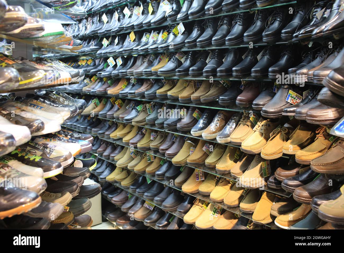 Hong kong shoe shop hi-res stock photography and images - Alamy
