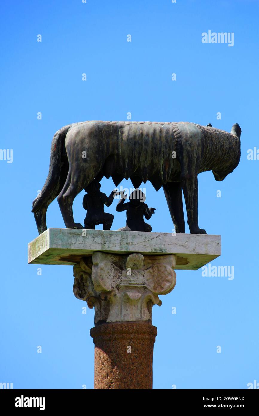 Romulus and Remus Statue Pisa Stock Photo - Alamy