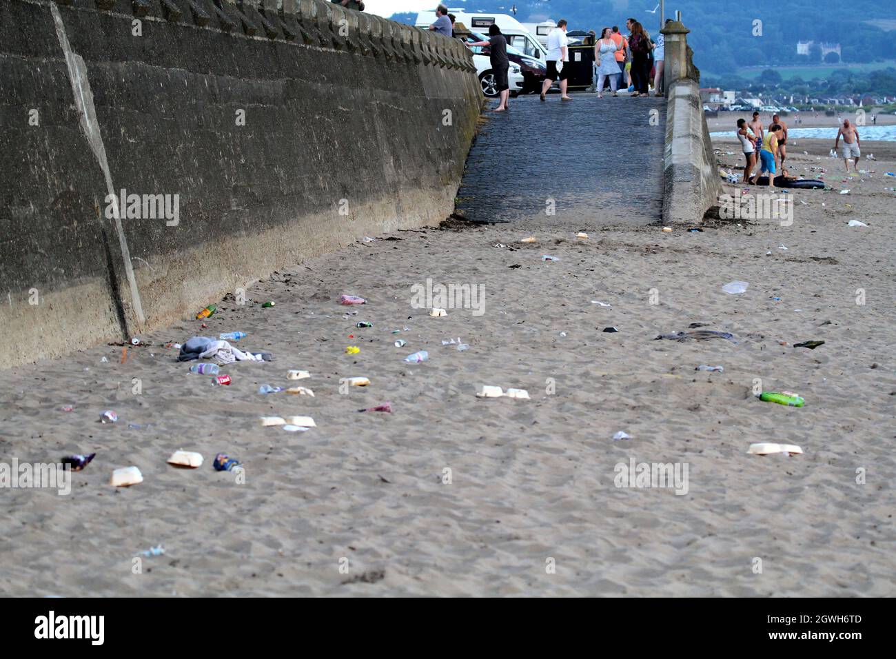 Ayr Beach, Ayrshire, Scotland, UK. Litter on the beach Stock Photo - Alamy