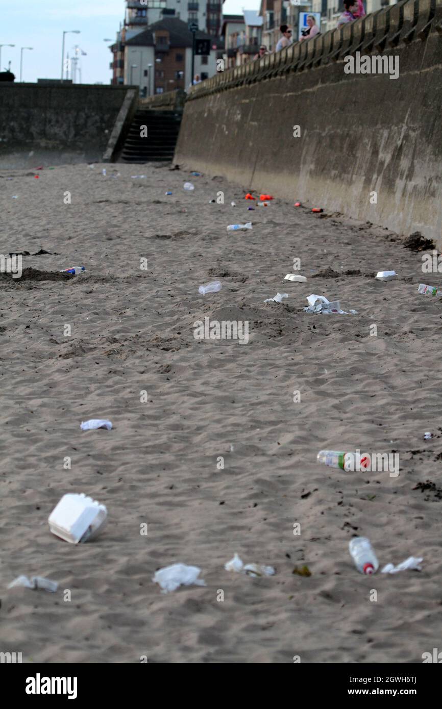 Ayr Beach, Ayrshire, Scotland, UK. Litter on the beach Stock Photo - Alamy