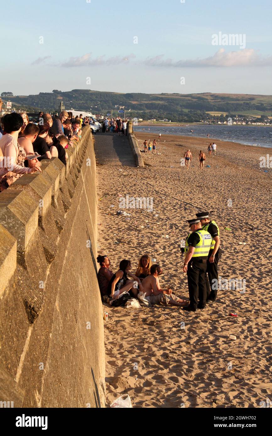 Ayr Beach, Ayrshire, Scotland,. Police officers speak to drunks who ...