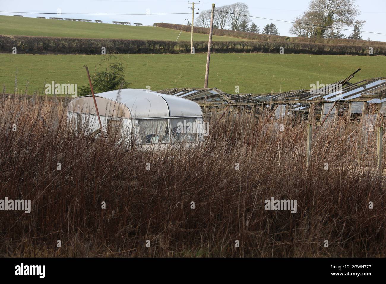 Abandoned caravan, broken, discarded and overgrown Stock Photo - Alamy